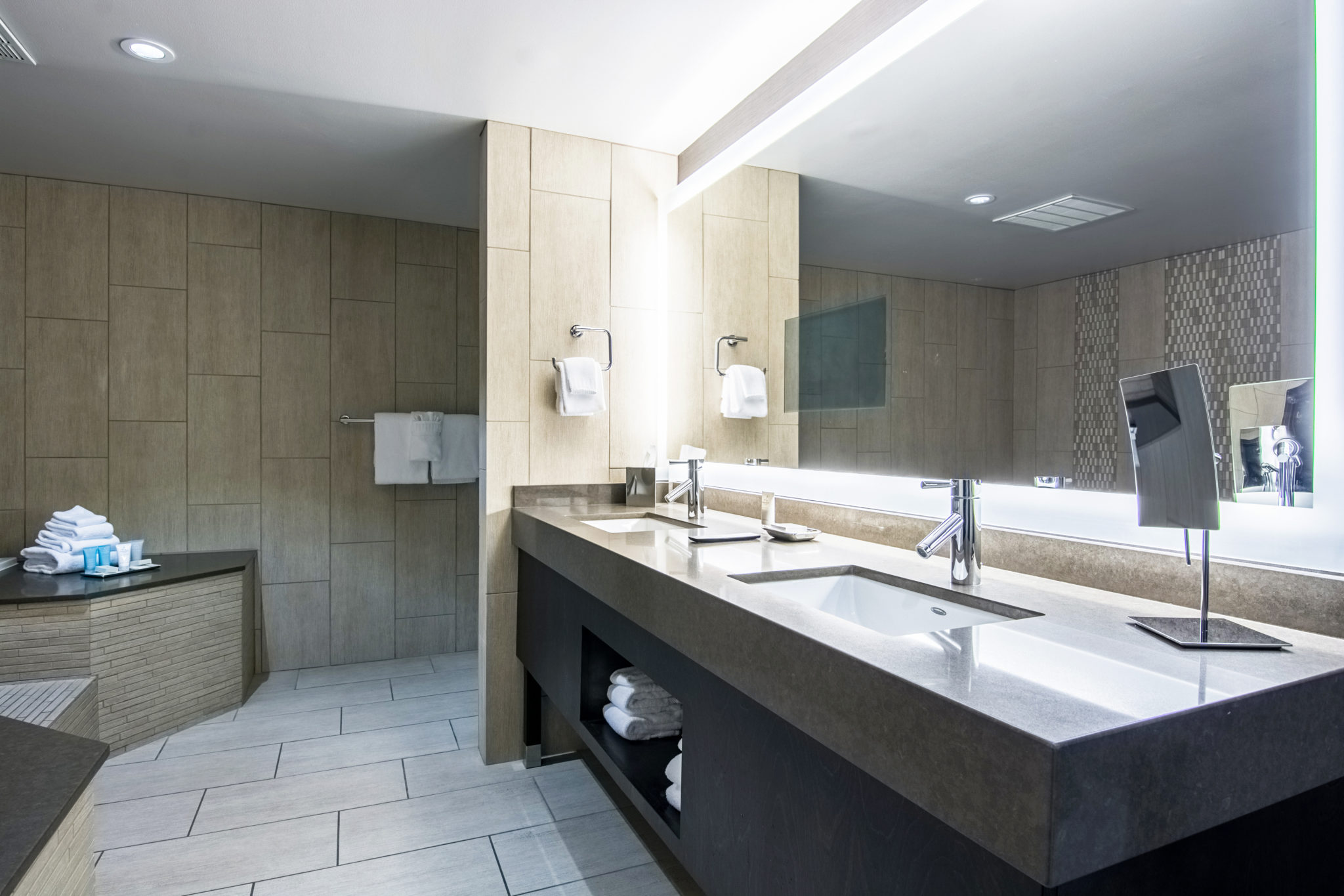 The Sweetest Suites in Springfield | Oasis Hotel & Convention Center