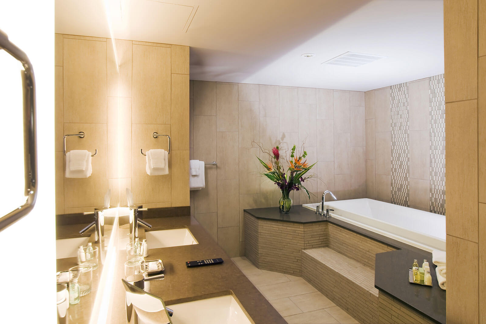 The Sweetest Suites in Springfield | Oasis Hotel & Convention Center